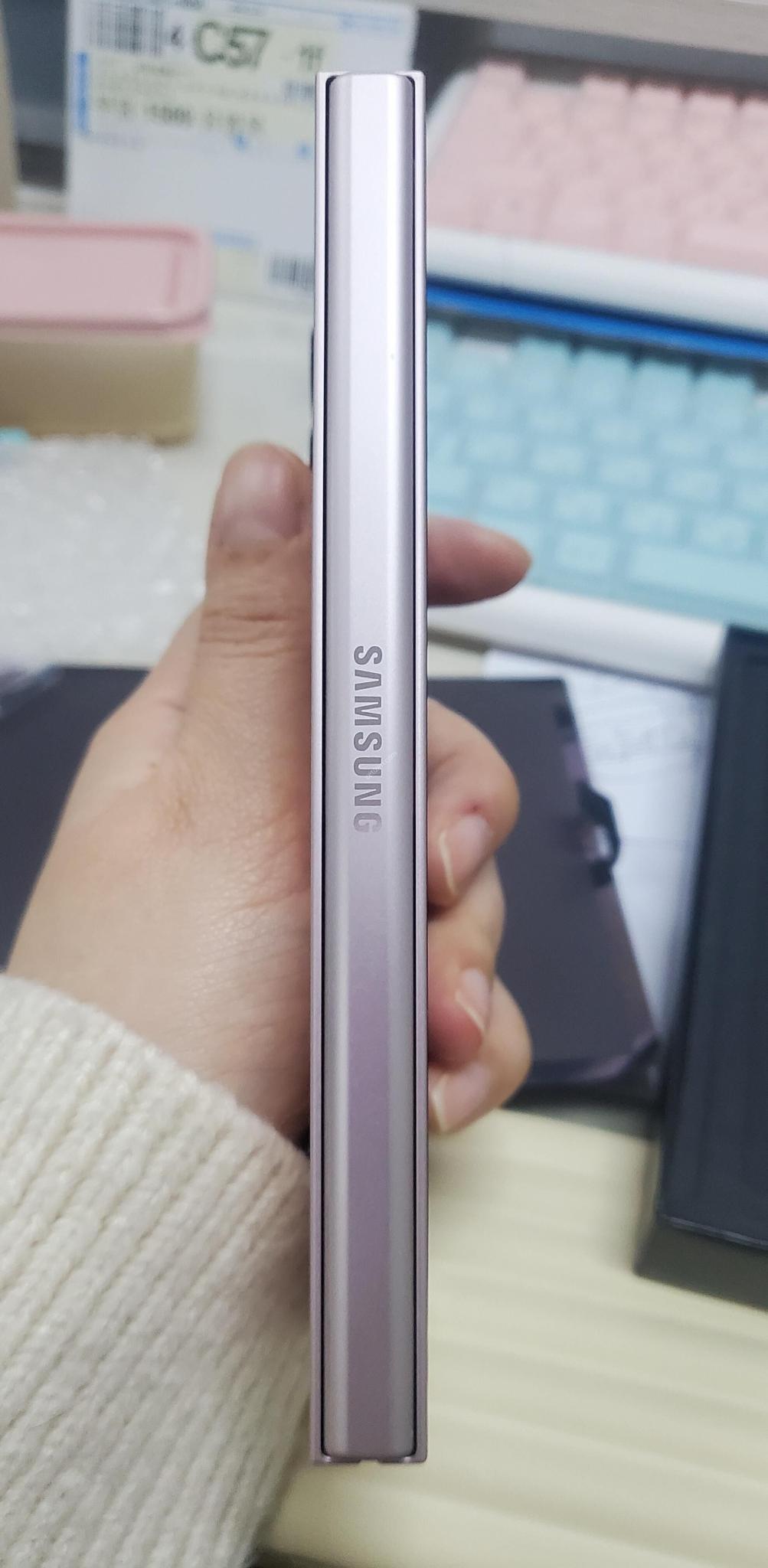 갤럭시Z폴드6 256GB 중고 SM-F956N 중고폰 가격 시세 [SKT] Z폴